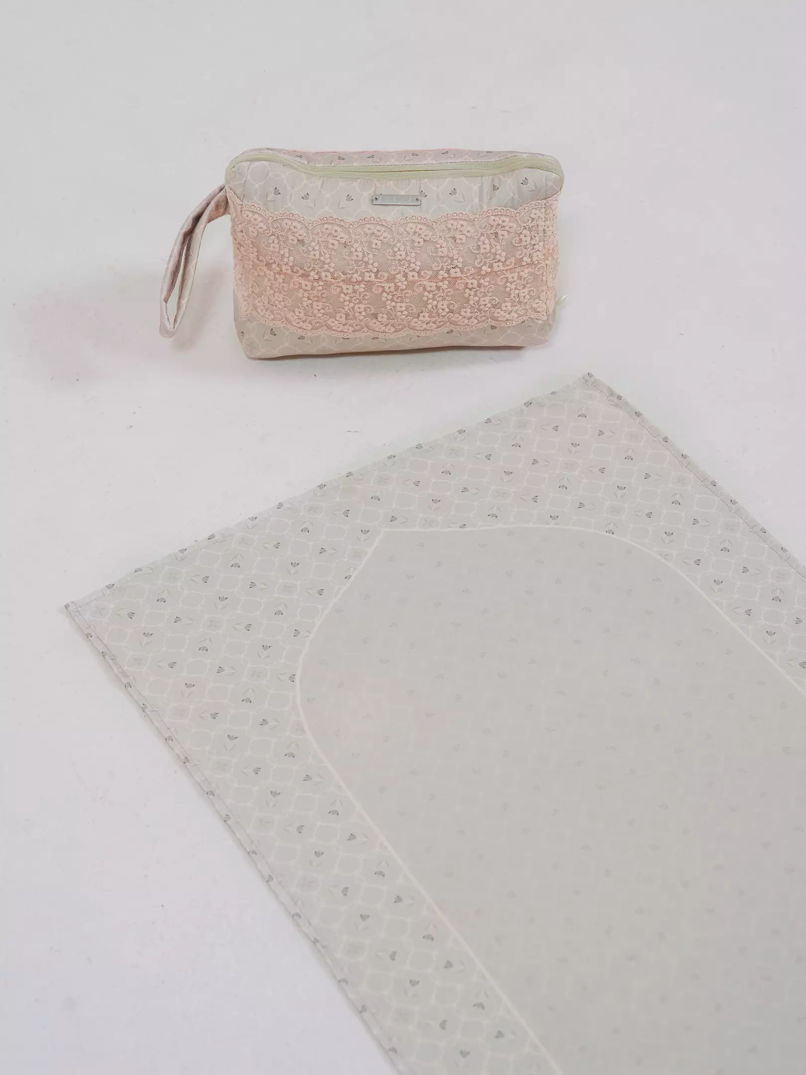 Jual Aleza Aleza - Maisie Prayer Set Sage Green Original 2024 | ZALORA ...