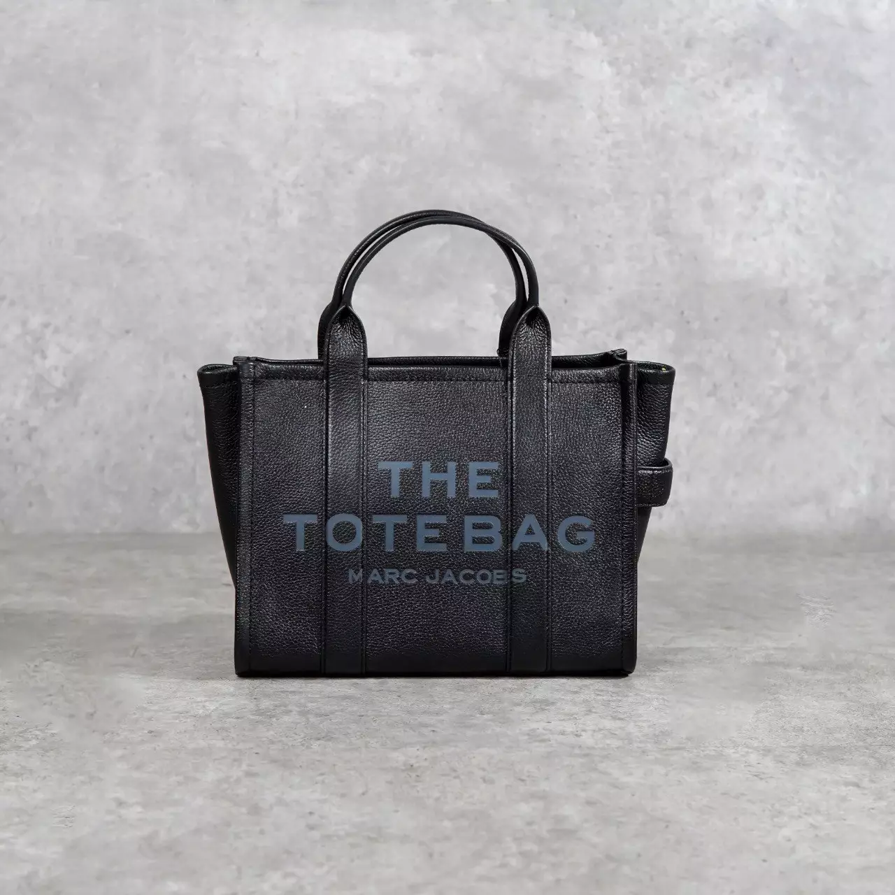 Jual Marc Jacobs Tas MARC JACOBS THE TOTE BAG TEXT GREY BLACK LEATHER ...