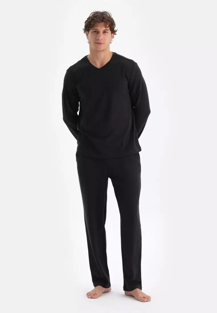 Buy DAGİ Black Celliant T-Shirt & Trousers Set, V-Neck, Regular Fit ...