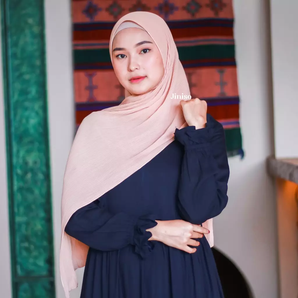 Jual JINISO AURA Active Hijab Pashmina Plisket Shawl Original 2024 | ZALORA Indonesia