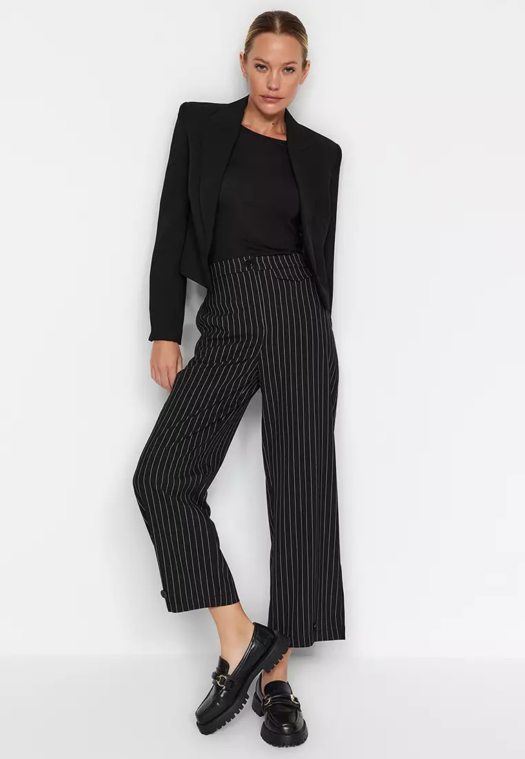 Buy Trendyol Striped Cropped Pants 2024 Online | ZALORA