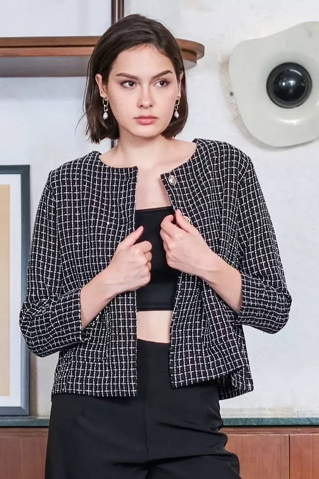 Jual Asiro Asiro MiyukiBlack Outwear Blazer Wanita Original 2025 ...