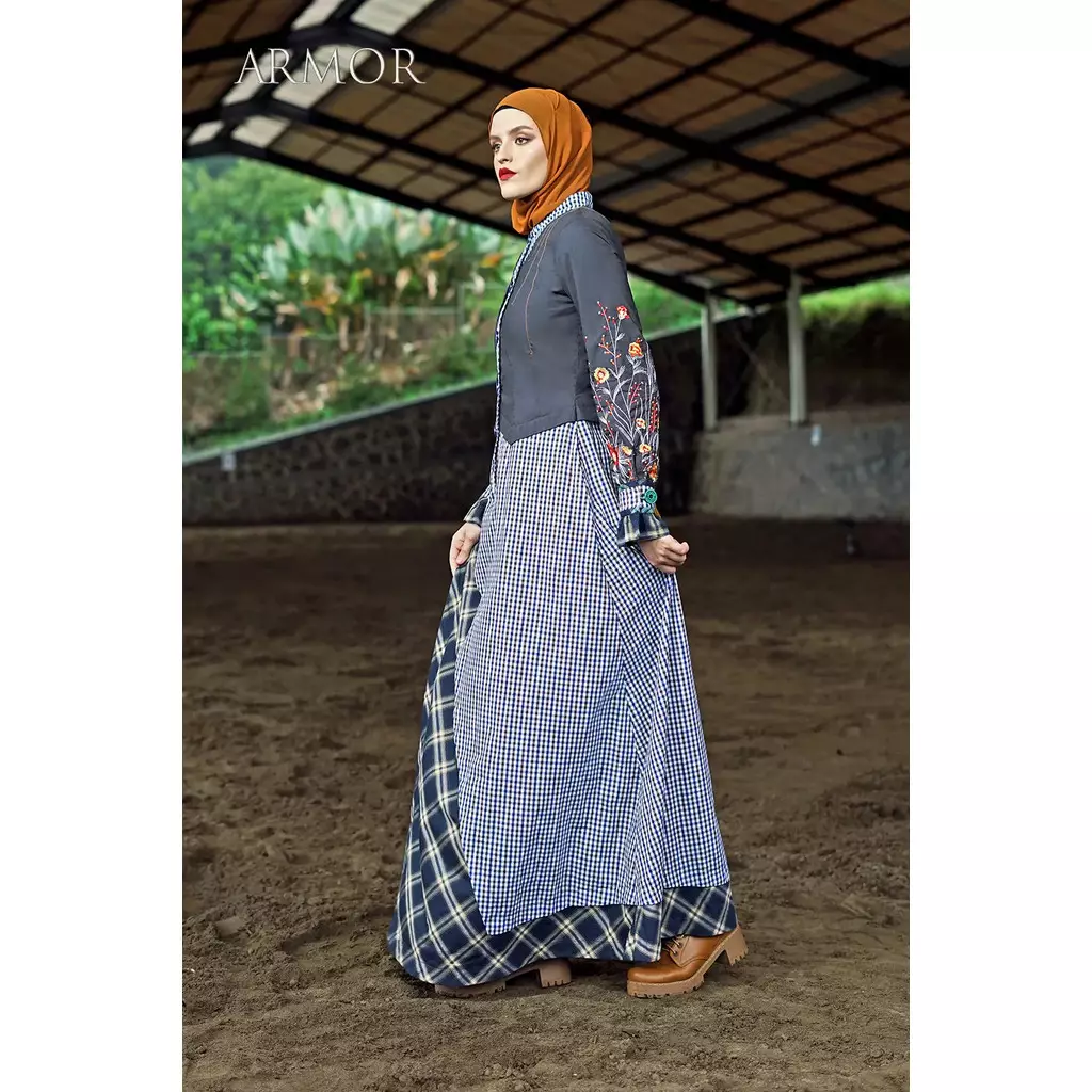 Jual Tuneeca TUNEECA Gamis Lydia Robe - T-0924010 | Gamis Terbaru ...