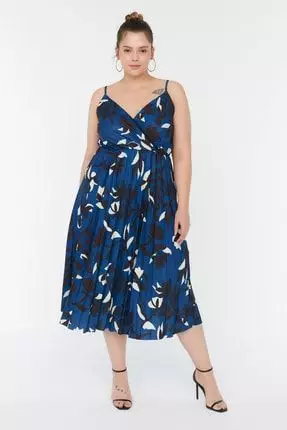 Buy Women Plus Size Clothes Online - On Sale | ZALORA HK