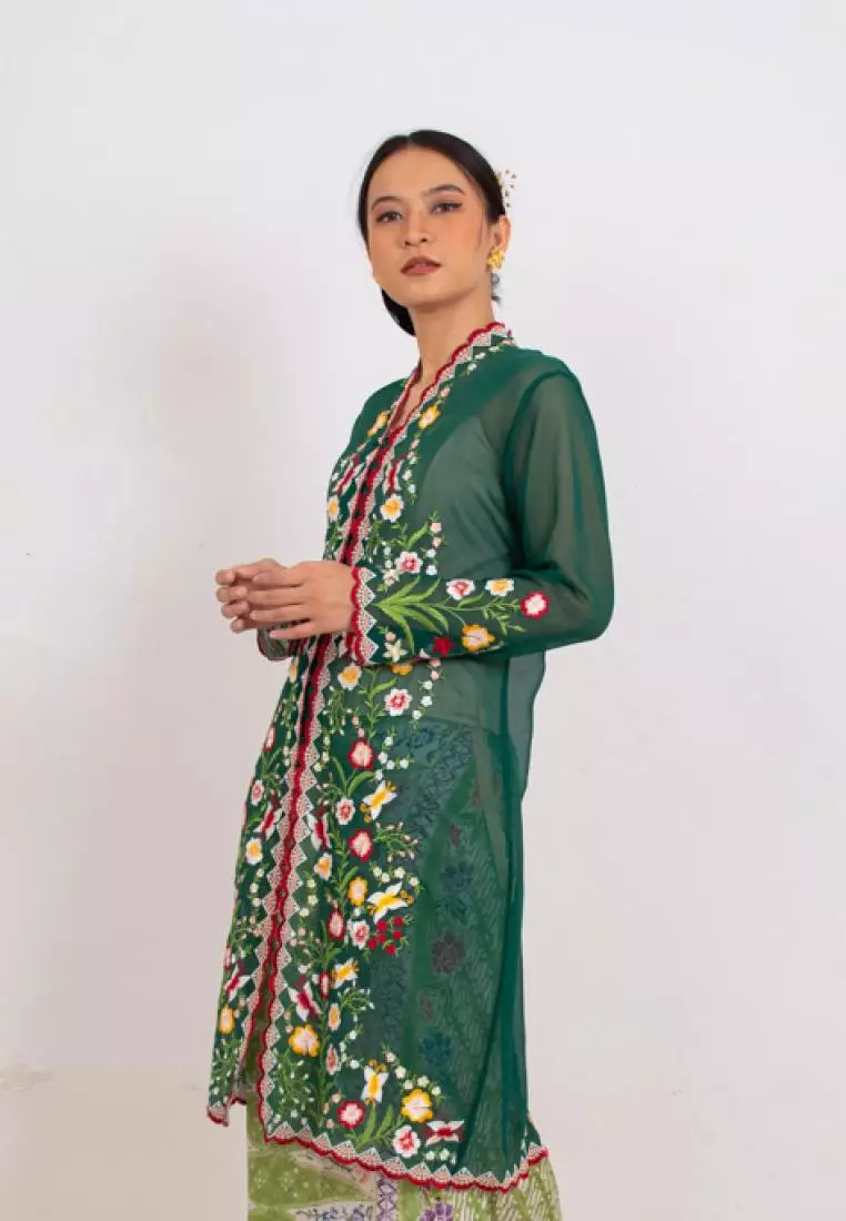 Jual Soraya Kebaya Long Kebaya Full Embroidery Original 2024 | ZALORA ...