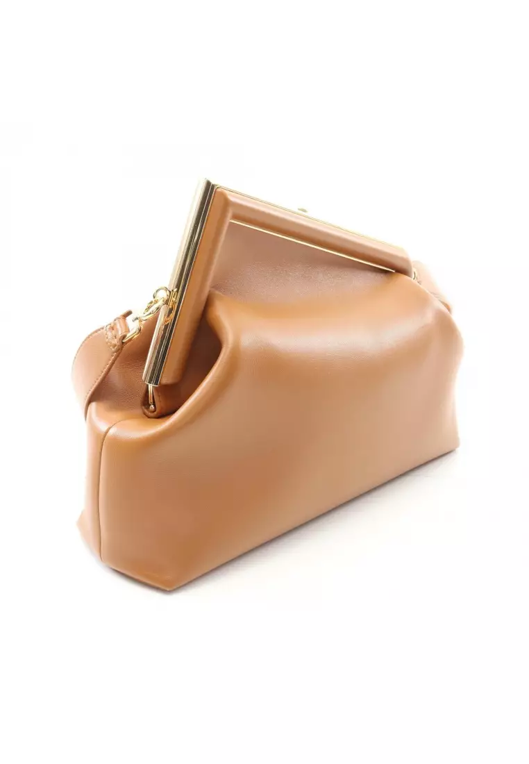 網上選購 Fendi Pre-Loved Fendi First Medium Clutch bag leather light brown ...