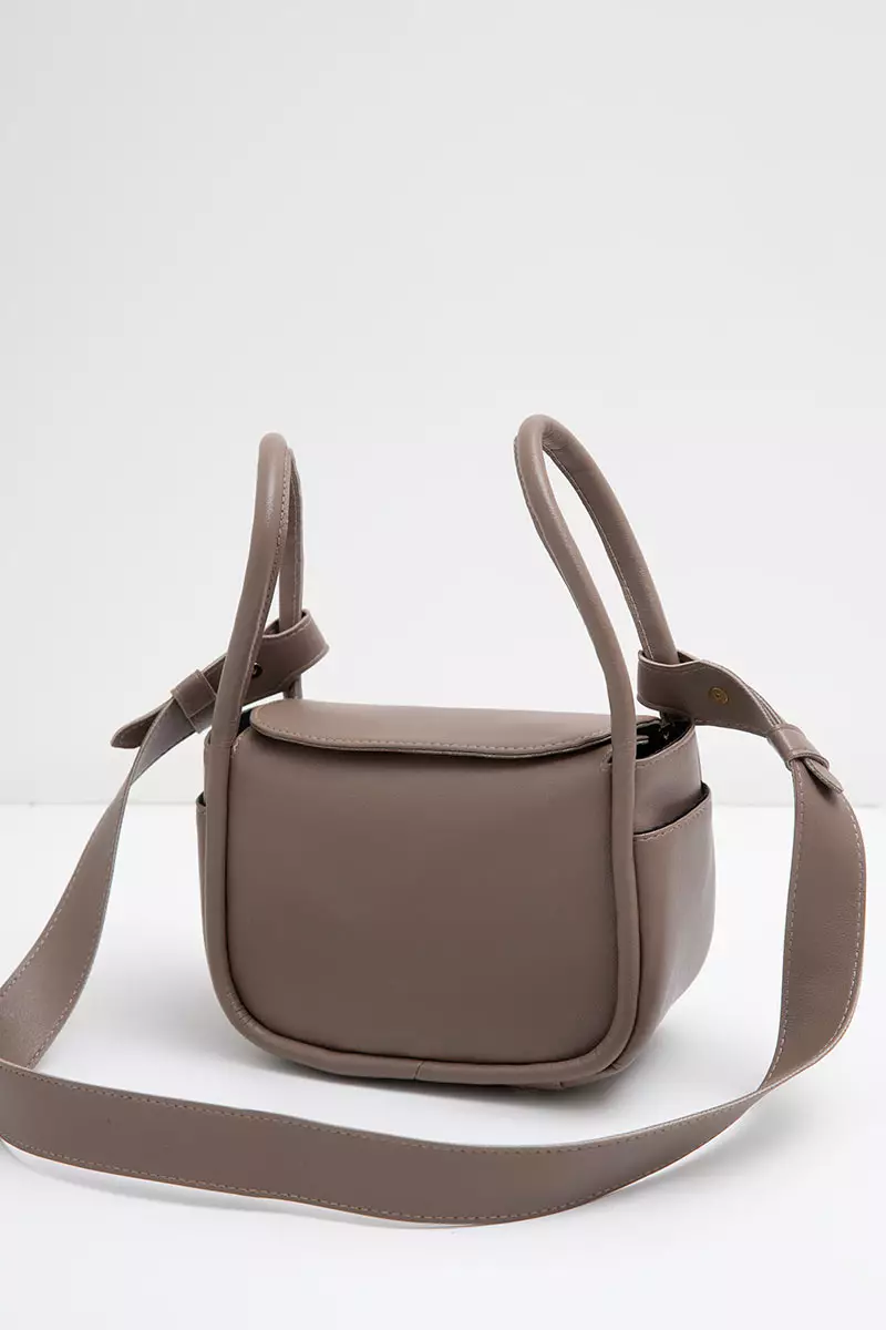 Jual Berrybenka Label Tekka Hana Sling Bag Mocca Original 2025 | ZALORA ...