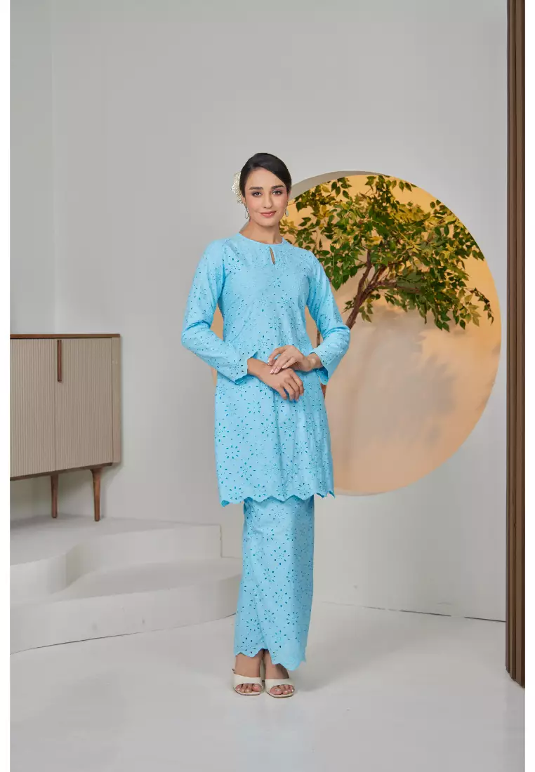Buy Amar Amran Kurung Moden Sulaman Kasih Evelyn 2025 Online | ZALORA