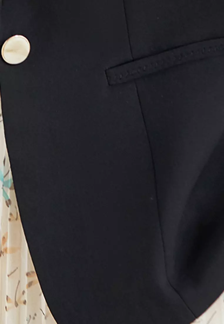 Buy Solace 3/4 Sleeves Thin Suit Blazer 2026 Online | ZALORA