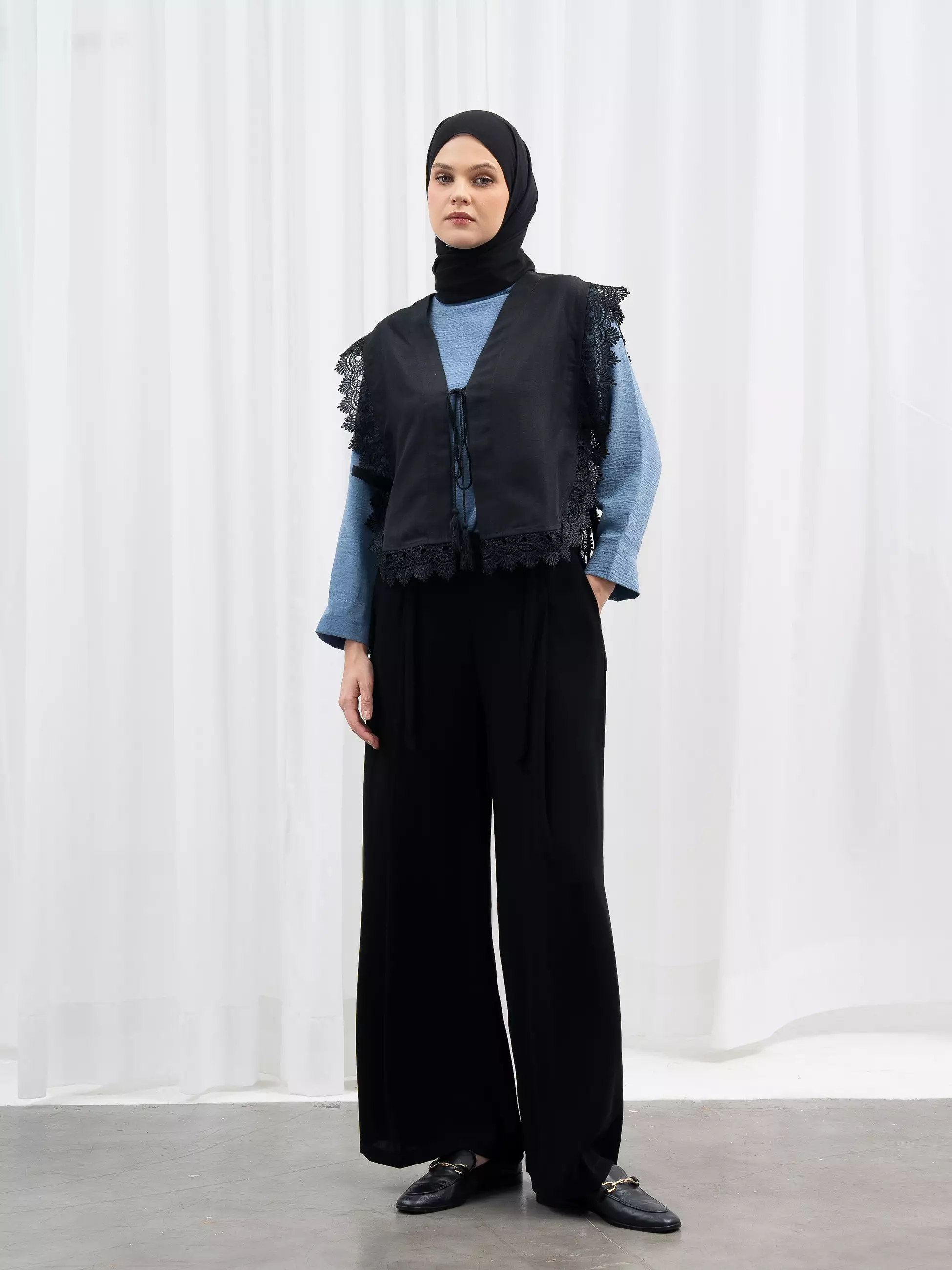 Jual Aleza Aleza - Cava Vest Black Original 2025 | ZALORA Indonesia