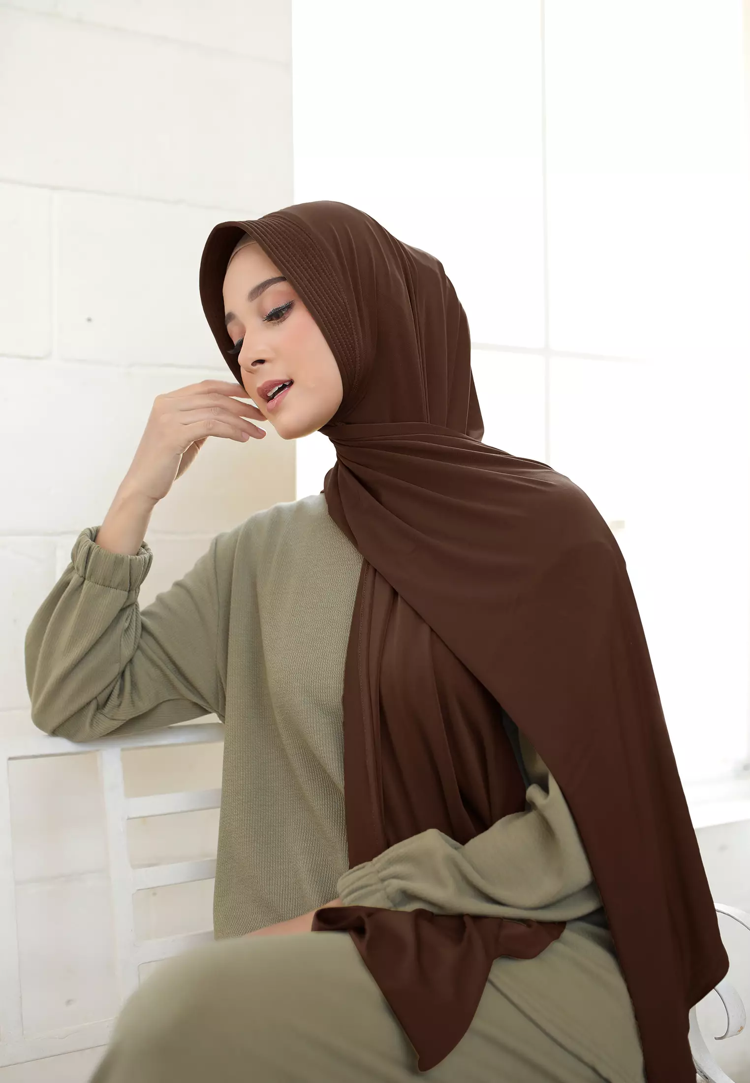 Jual COTTON BEE Cotton Bee - Syerin Oval Shawl | Hijab Instan ...