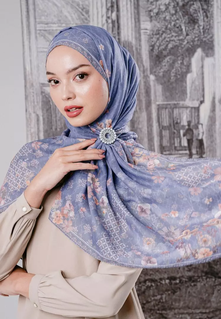 Jual ZOYA Zoya NAVULIA Scarf Navy - Kerudung Hijab Segiempat Motif With BOX - Bahan Voal Premium ...