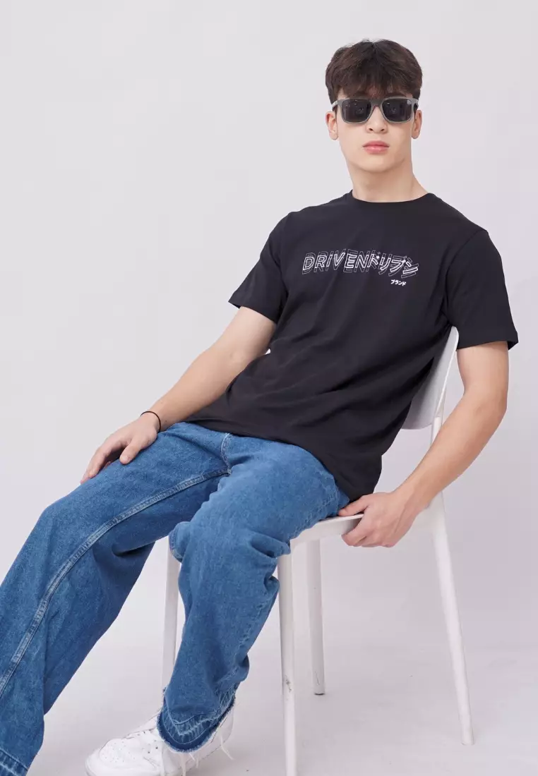 Jual Ryusei Ryusei Kaos Pria Driven Black Original 2025 | ZALORA Indonesia