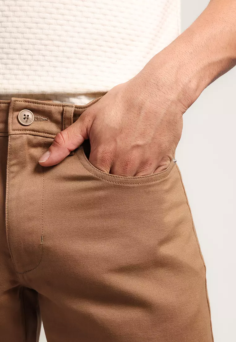 Jual MOC MOC - Celana Panjang Polos Pria Xander - Brown Original 2024 | ZALORA Indonesia