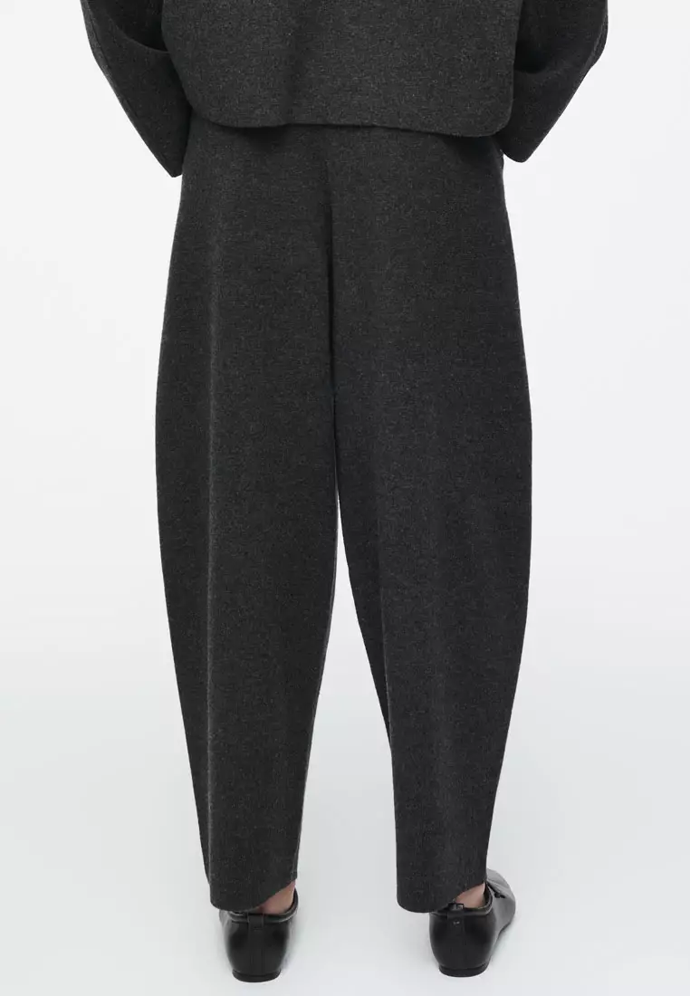 線上選購 COS Merino Wool Barrel-Leg Trousers | ZALORA 台灣