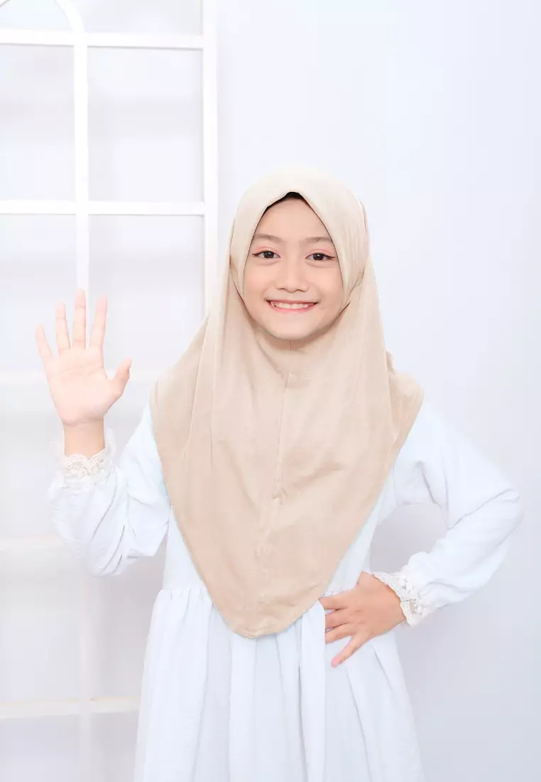 Jual COTTON BEE Cotton Bee - Hijab Instan Anak | Zura Tali Bergo Non Pad - Nude - M Original ...