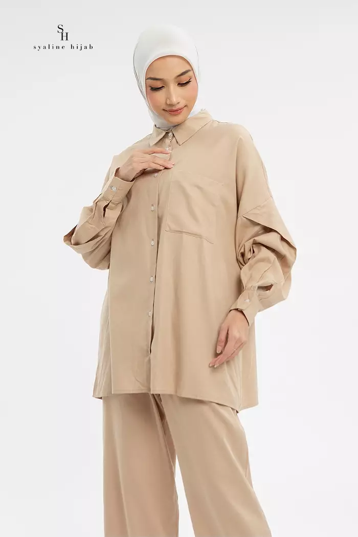 Jual Syaline Hijab Syaline Hijab Kayla Shirt Beige - Kemeja Polos Wanita Original 2024 | ZALORA ...