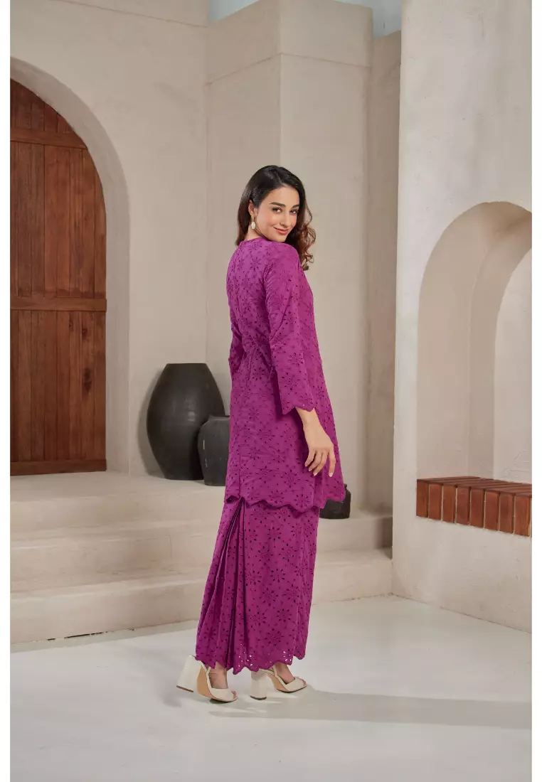 Buy Amar Amran Kurung Moden Sulaman Kasih Evelyn 2025 Online | ZALORA
