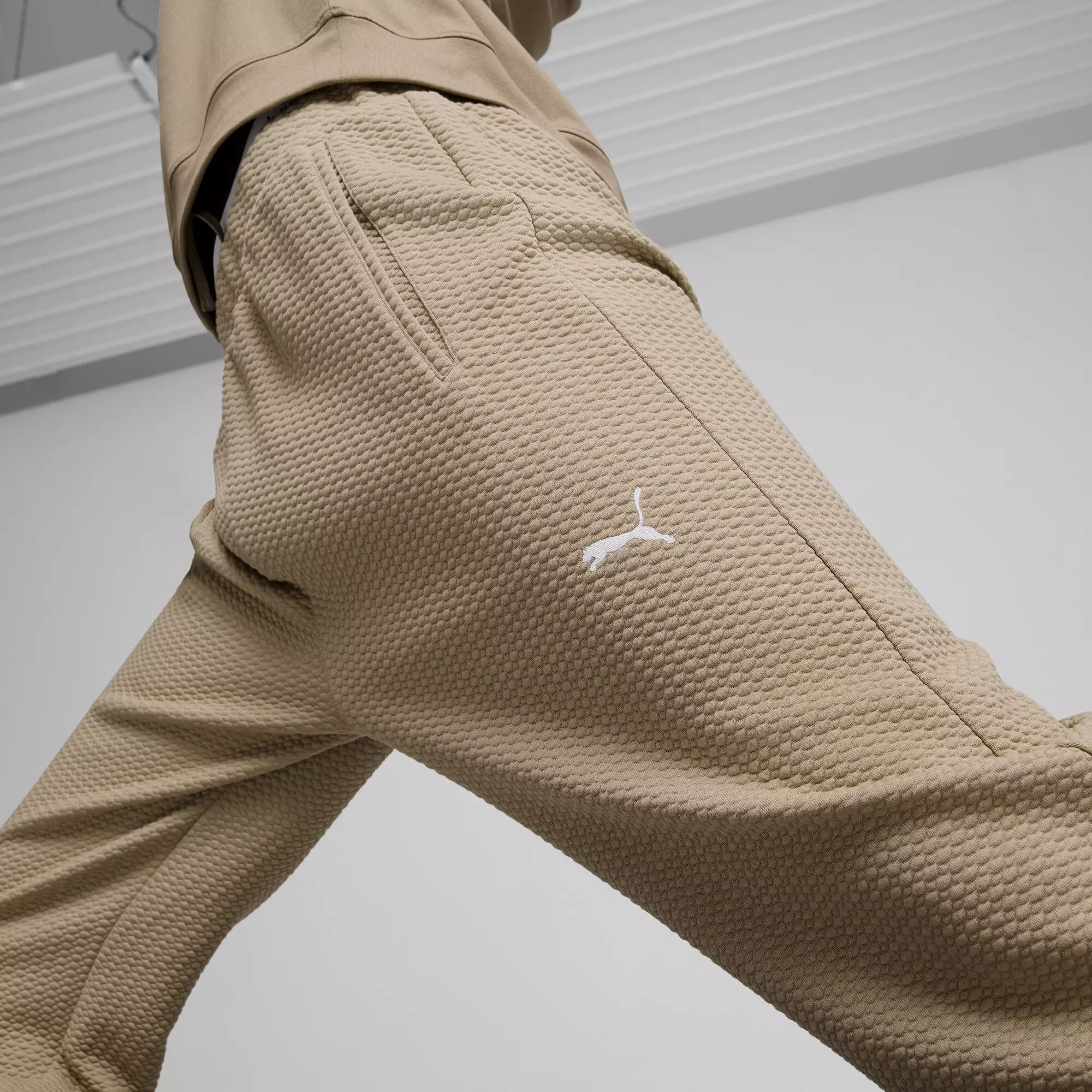 Jual PUMA PUMA STUDIO Texture Pants Men Original 2025 | ZALORA Indonesia