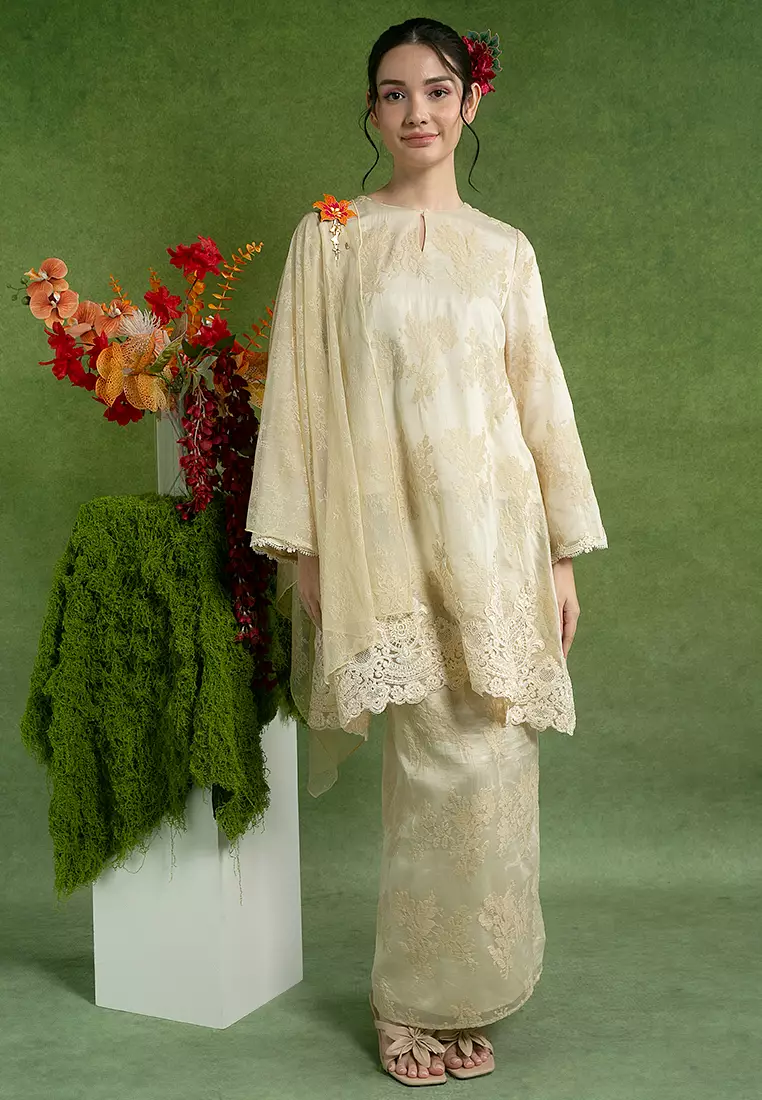 Buy Lubna Marina Kurung Labuh Set with Selendang Online | ZALORA Malaysia