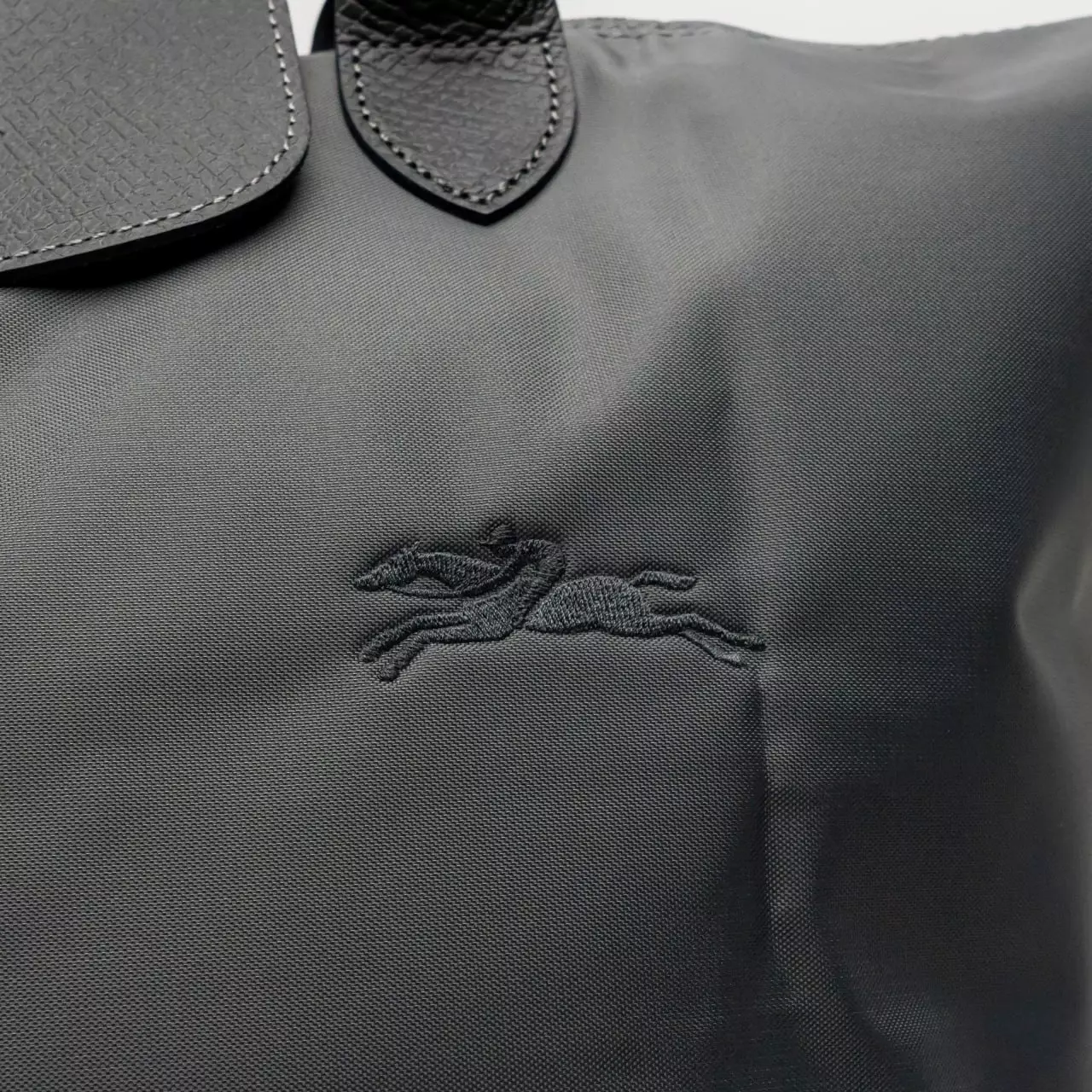 Jual Longchamp Le Pliage Green Medium Top Handle Bag Graphite Original ...