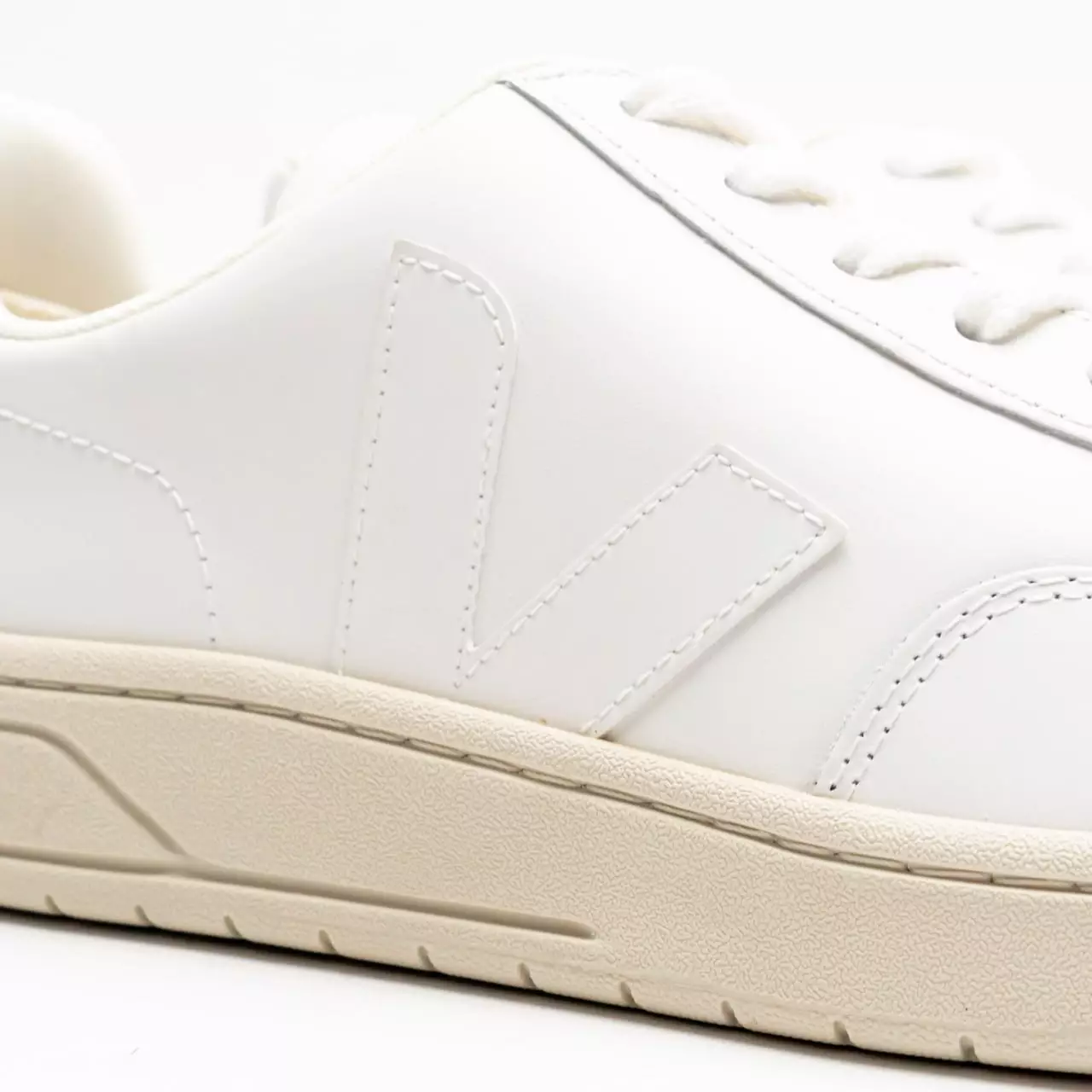 Jual Veja Veja V-12 Leather Sneakers Extra White Men Original 2024 ...