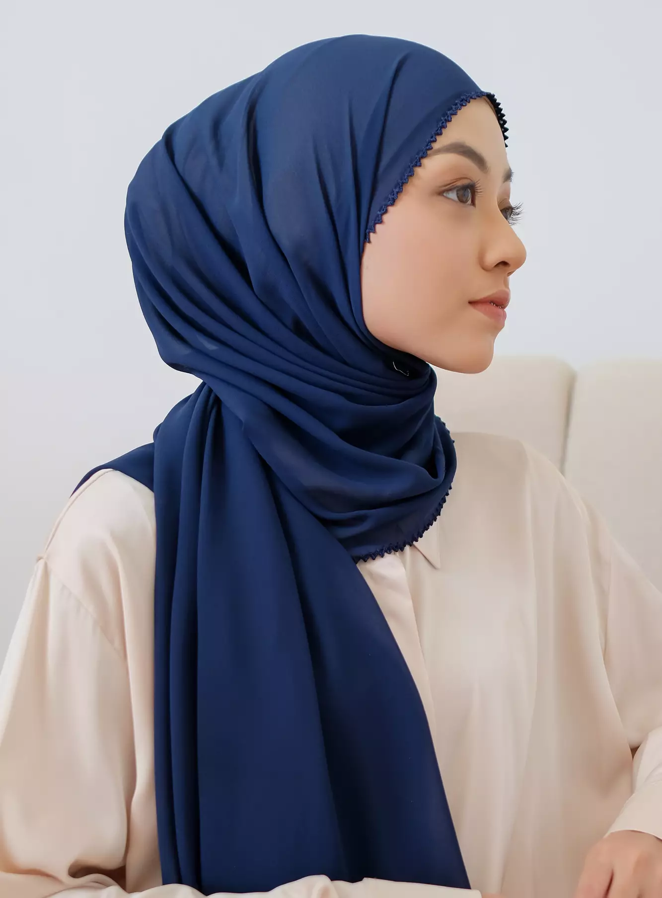 Jual Lozy Hijab Ziza Shawl Navy Original 2024 | ZALORA Indonesia