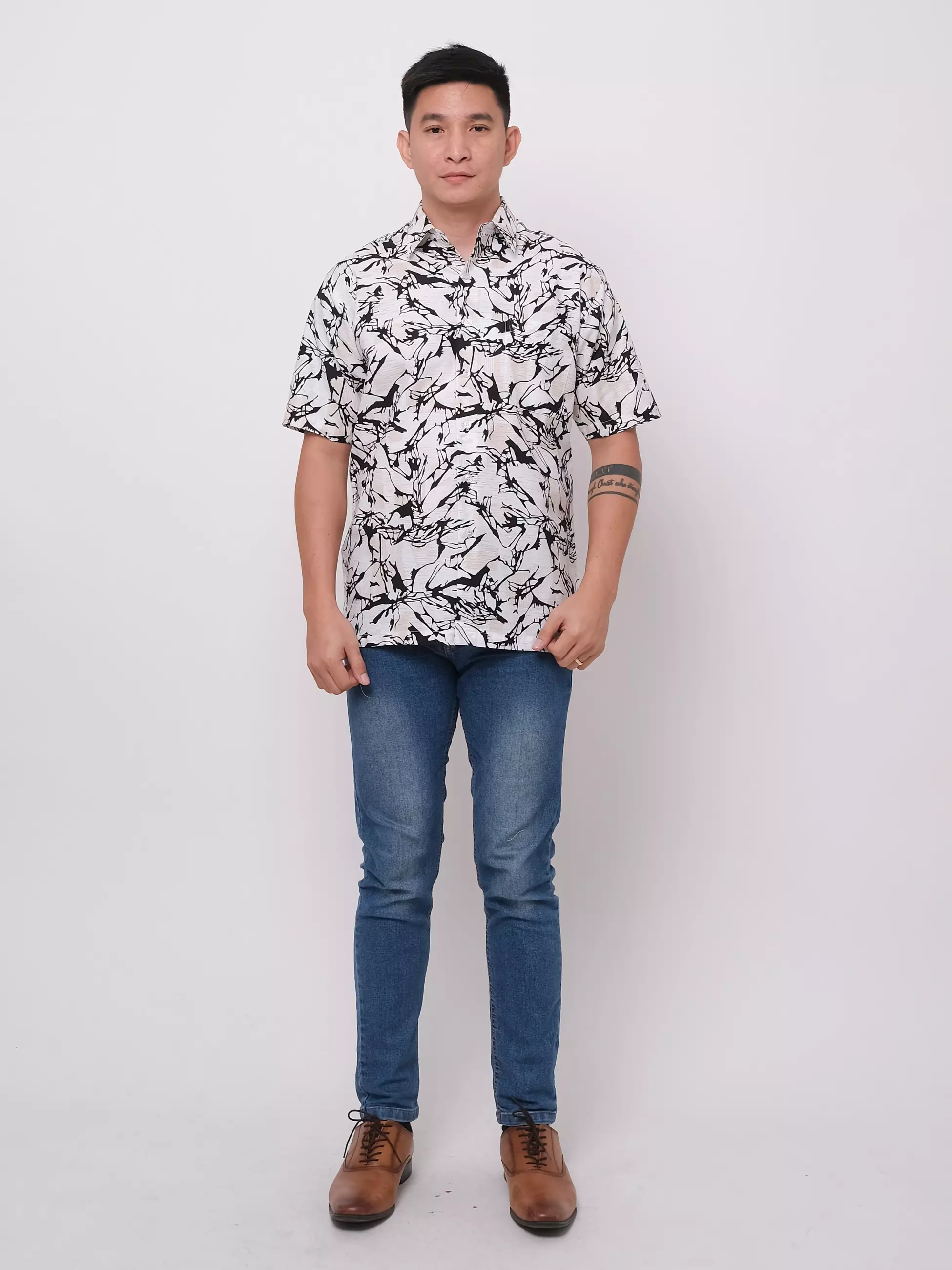 Jual Andre Michel Andre Michel Kemeja Lengan Pendek Putih Motif Hitam ...