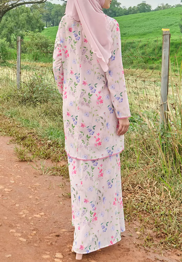 Buy POPLOOK Duyong Blouse & Skirt - Blush Botanical Online | ZALORA ...