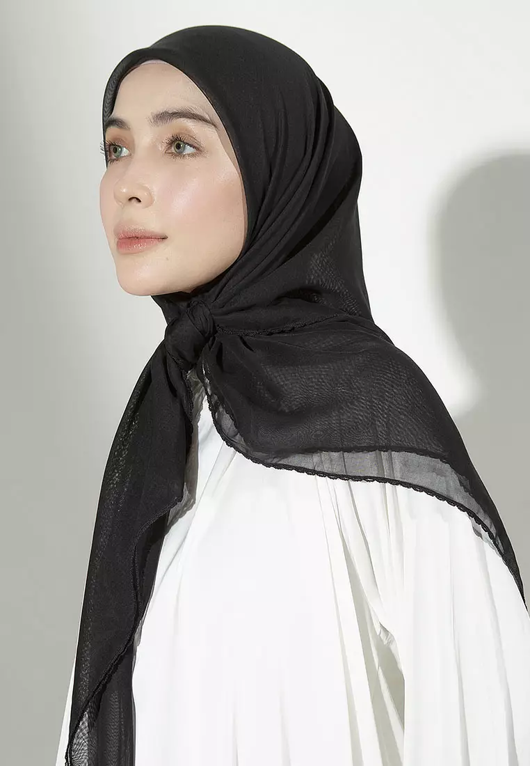 Jual Lozy Hijab Paris Embroidery Signature Square (Lozy X Hamidah ...