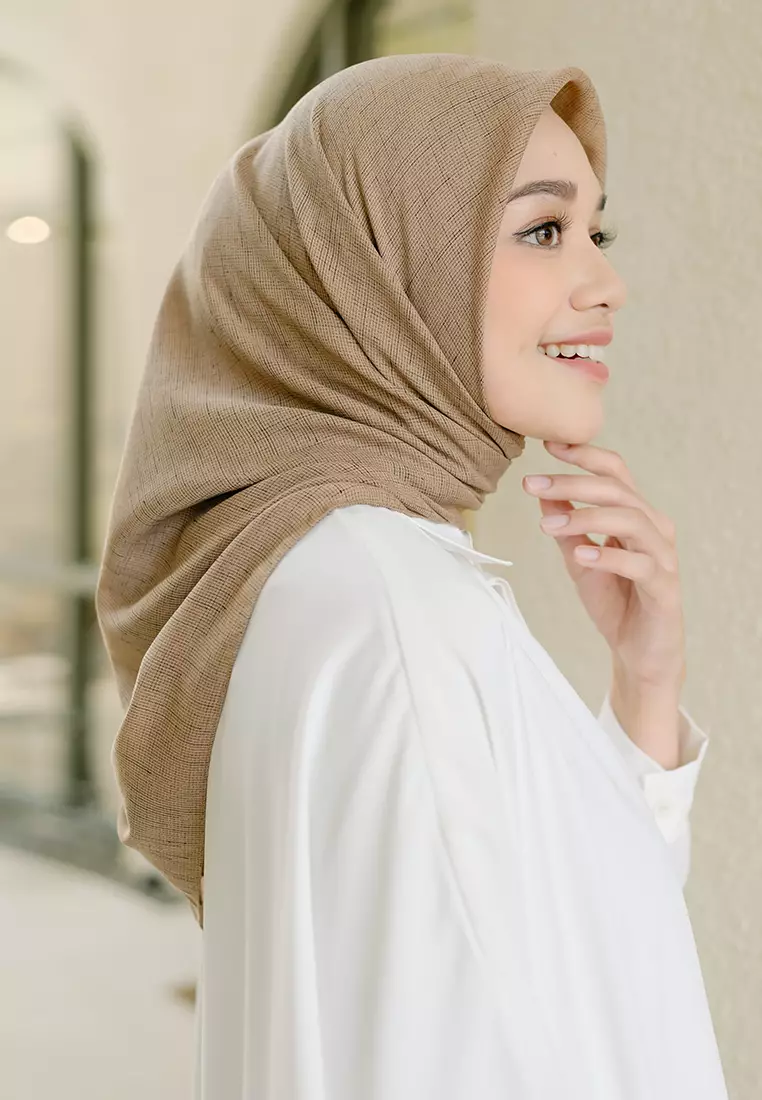Jual Lozy Hijab Maka Square Beige Original 2024 | ZALORA Indonesia