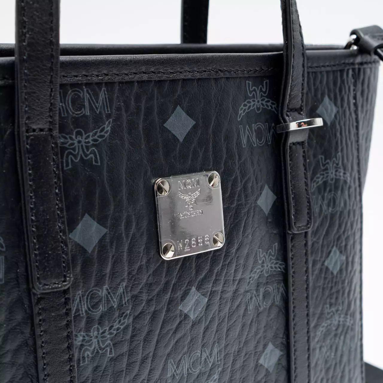 Jual MCM [12.12 Dealcember] Monogram Logo-Print Tote Bag Visetos Black ...