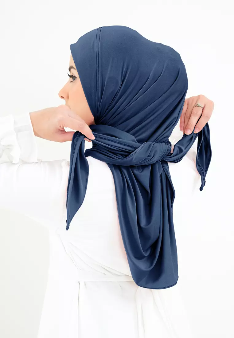 Jual COTTON BEE Cotton Bee - Hijab Segitiga Instan Syahira Jersey - Navy Original 2025 | ZALORA ...