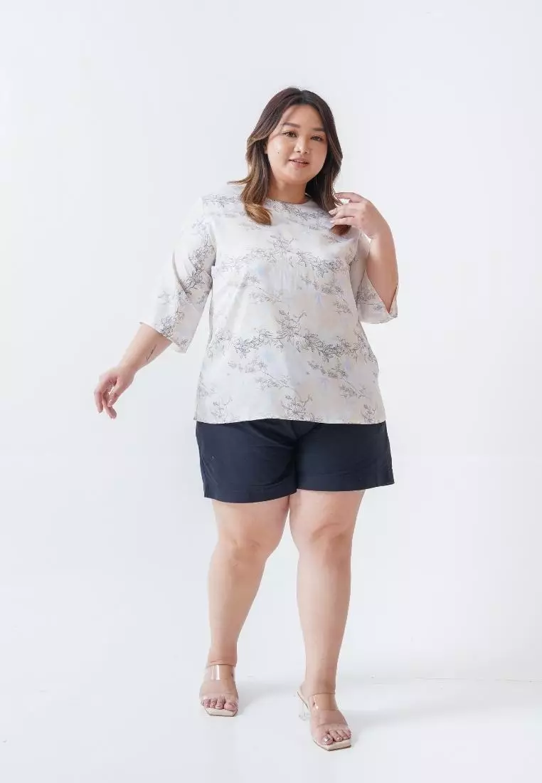 Jual Xtramiles Plus Size Blouse Hera Floral Dew Original 2025 | ZALORA Indonesia