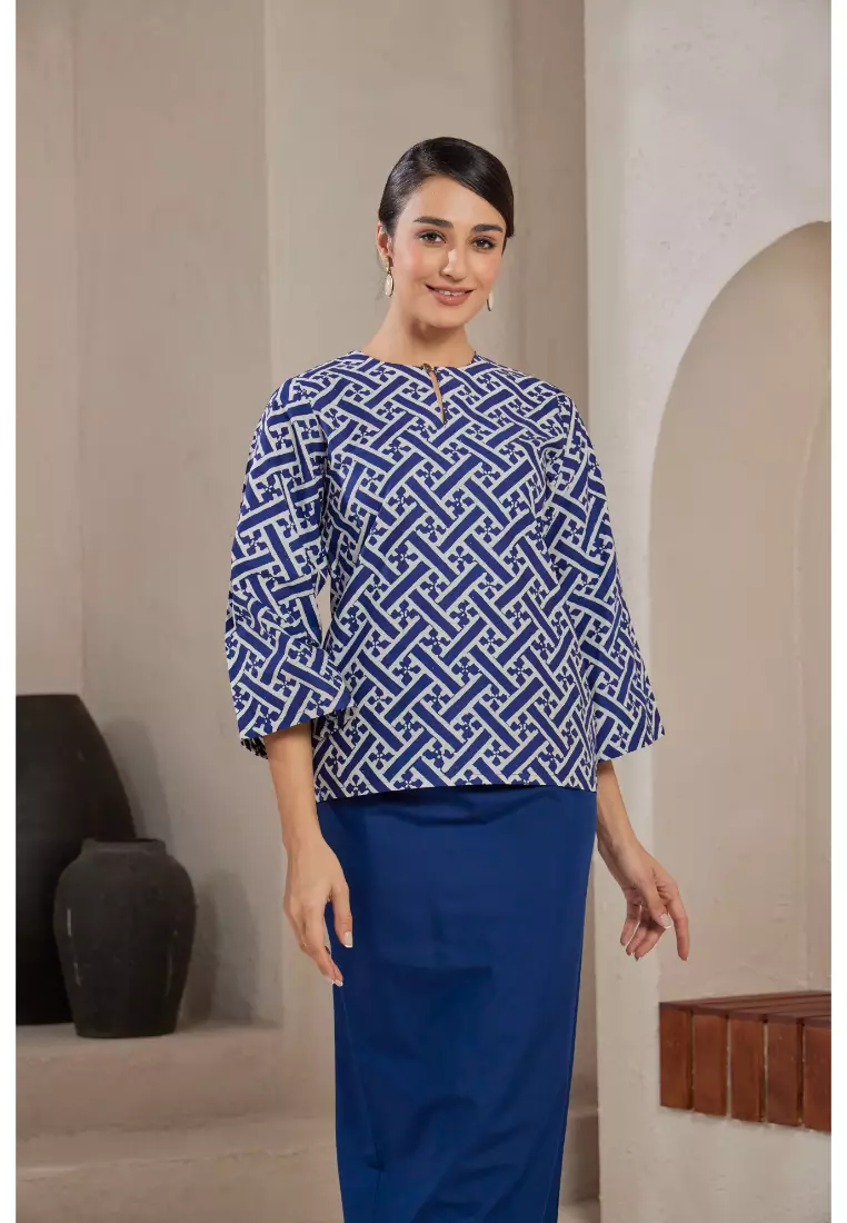Buy Amar Amran Kurung Kedah Batik Moden 2025 Online | ZALORA