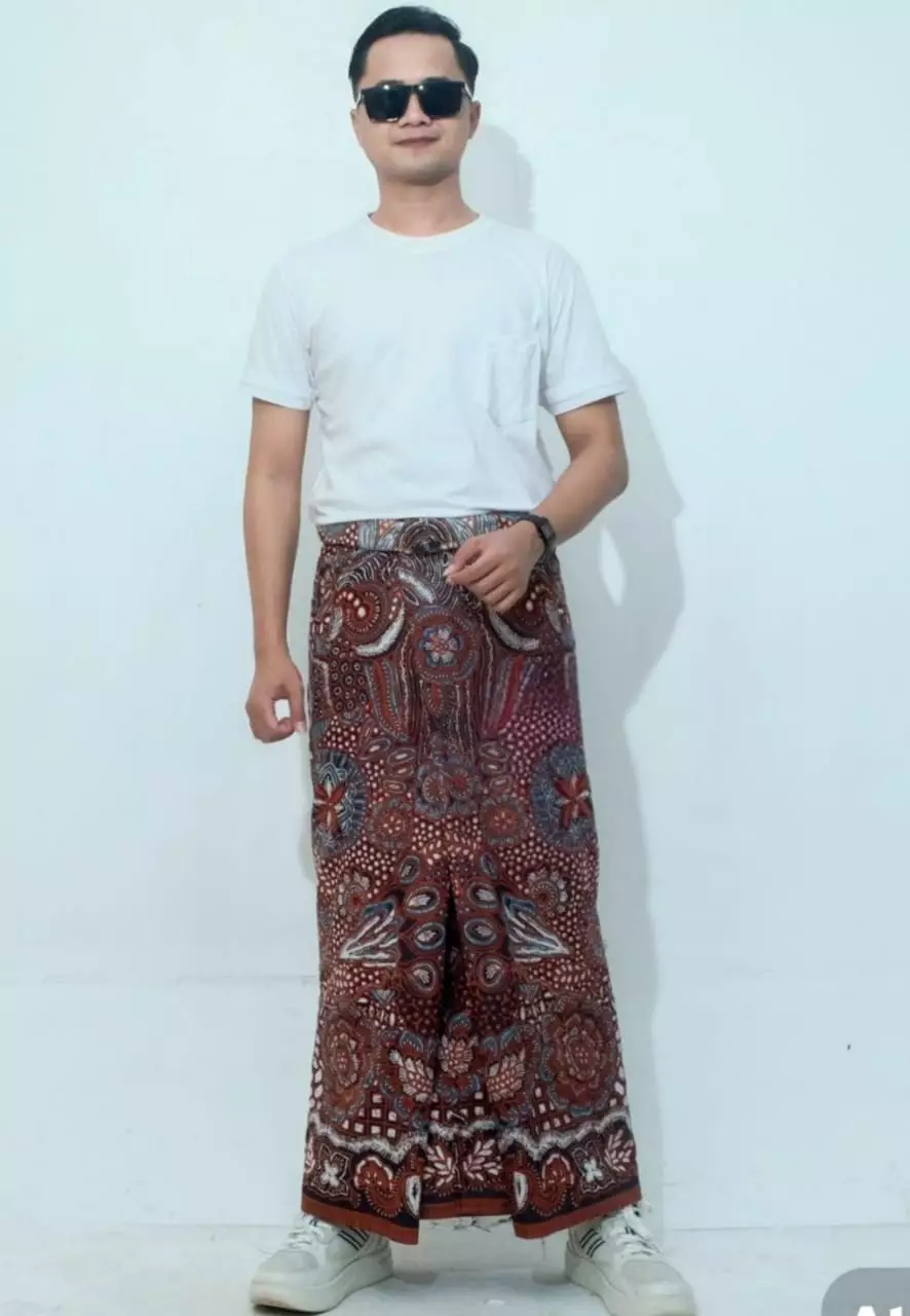 Jual Batik Mayung Sarung Batik Akmal Coklat Premium MR Original 2025 | ZALORA Indonesia