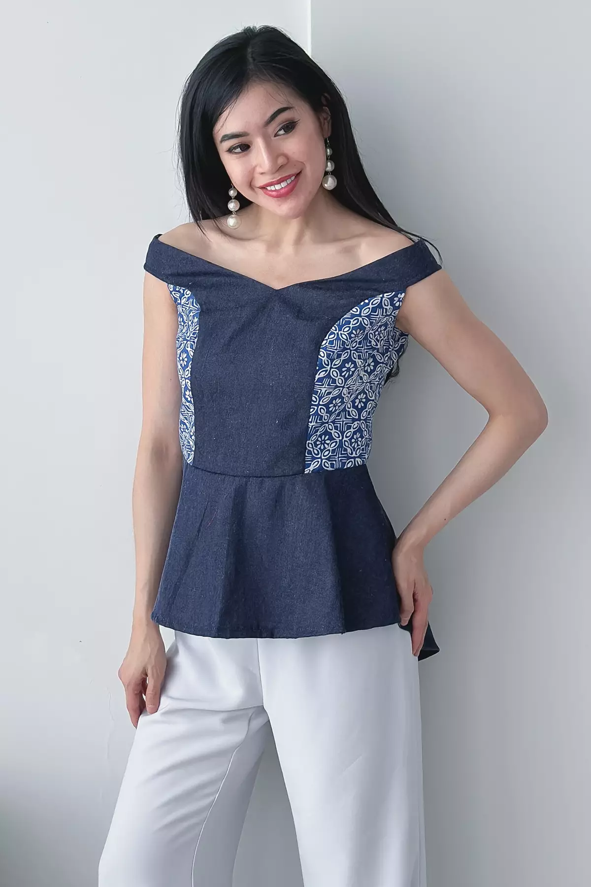 Jual DhieVine Batik Gauri Off Shoulder Biru Batik Blouse Original 2024 ...