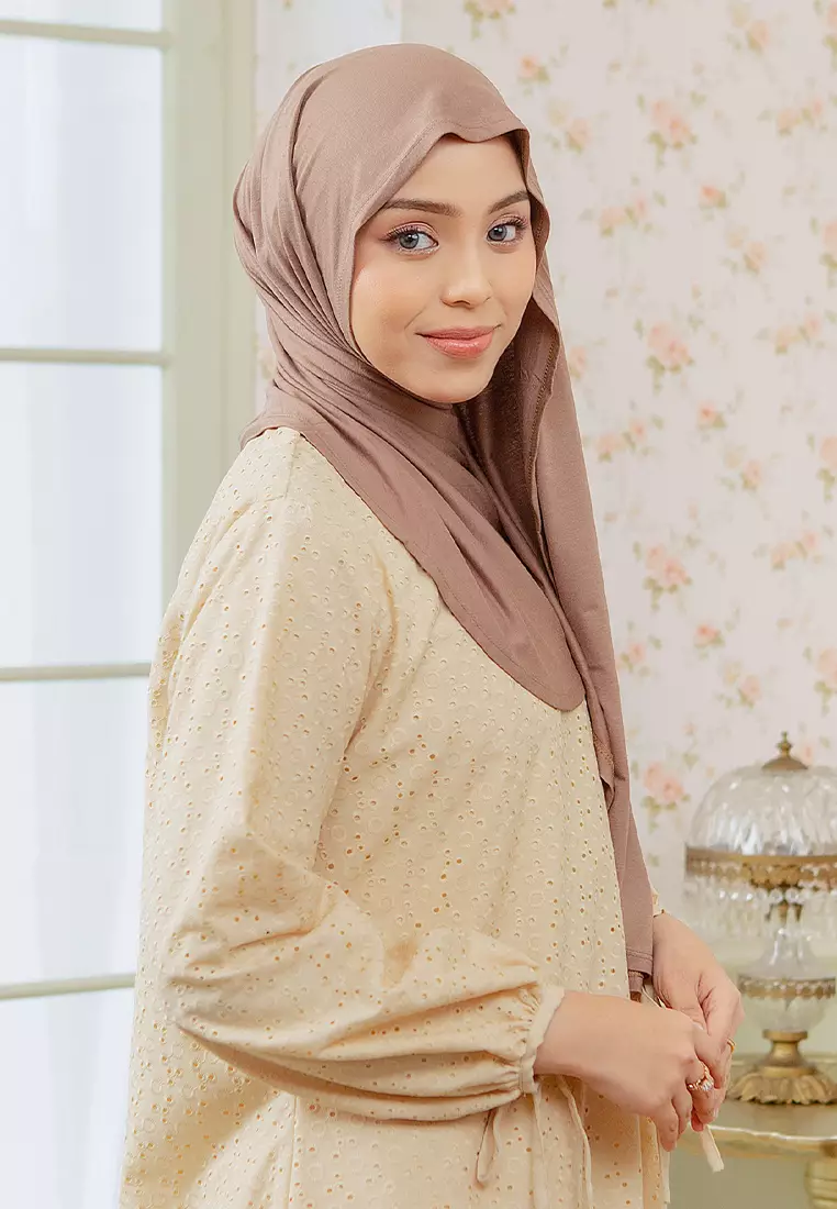 Jual Lozy Hijab Heidy Oval Shawl in Hazelnut (Lozy x Heidy) Original 2024 | ZALORA Indonesia