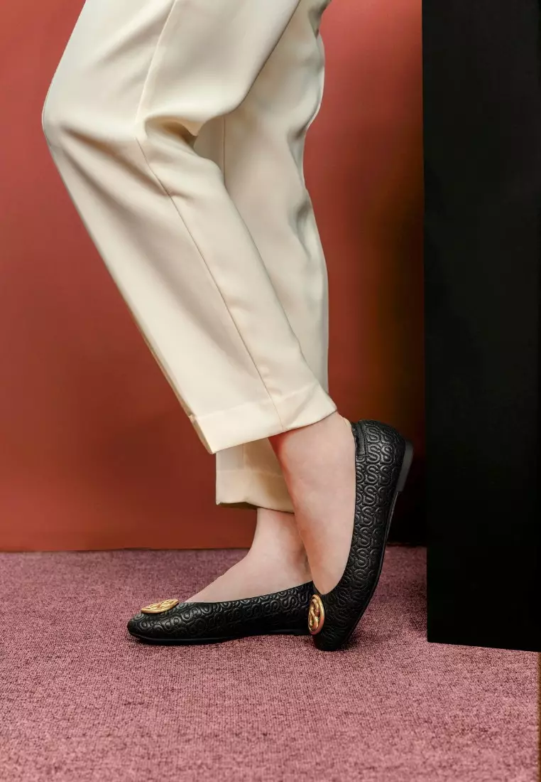 Buy Buttonscarves Luna Flat Shoes - Black Online | ZALORA Malaysia