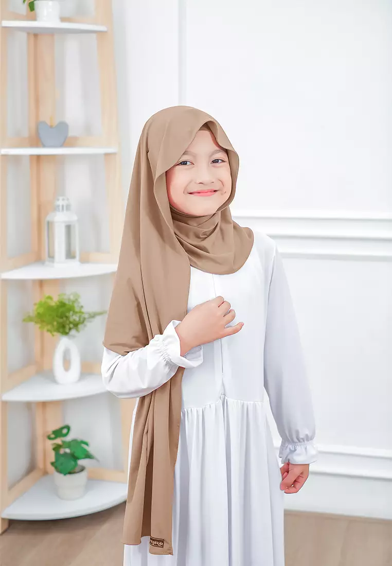 Jual COTTON BEE Cotton Bee - Tiana Meleyot Instan | Pashmina Inner Bando Jersey Hijab Anak - L ...
