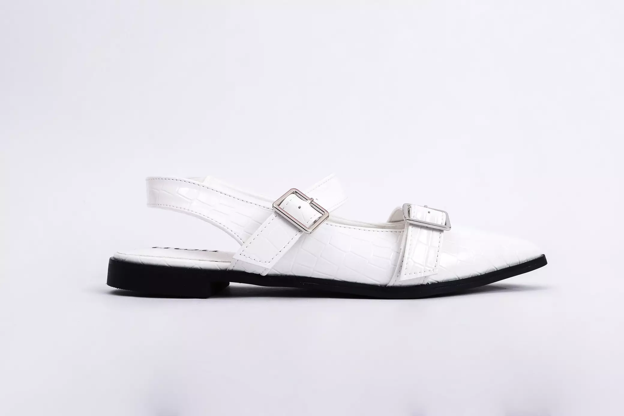 Jual The Little Things She Needs The Little Things She Needs - SOPHIA ...