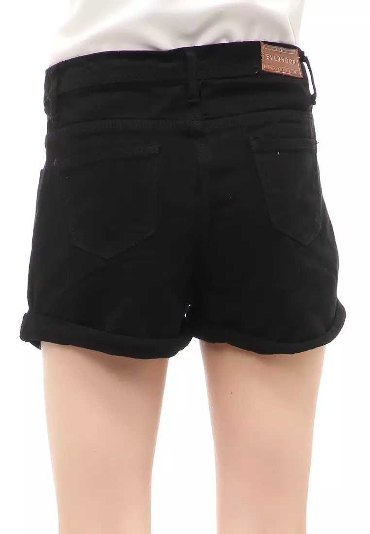 Jual Evernoon Radmila Hot Pants Wanita Aksen Lipat Regular Fit - Hitam Original 2025 | ZALORA ...