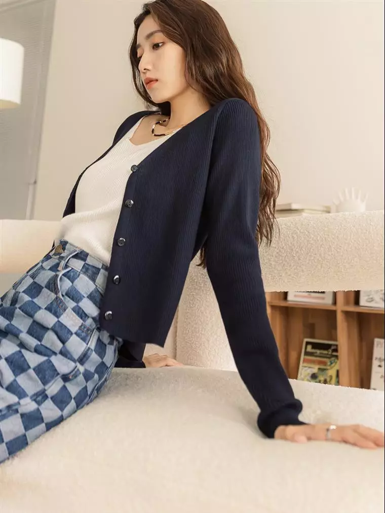 OBSTYLE Small V Face．V Neck Faux Two-piece Buttoned Knit Top [FA2577 ...