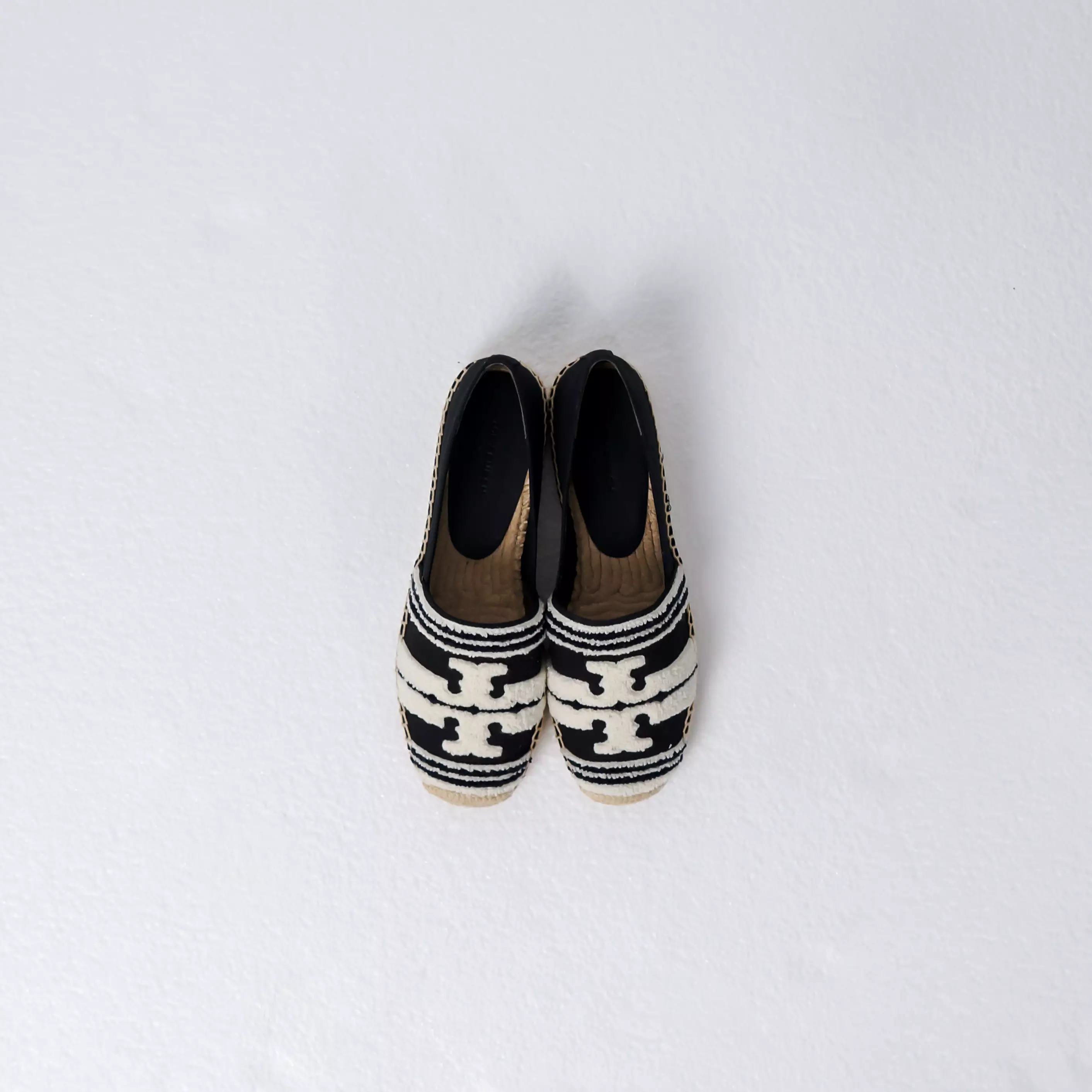 Jual Tory Burch Sepatu TORY BURCH GRADIENT WHITE BLACK ESPADRILLES 100% ...