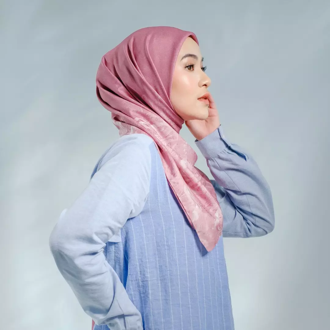 Jual ZOYA Zoya AMAMI Scarf Tropical Pink - Kerudung Hijab Segiempat ...