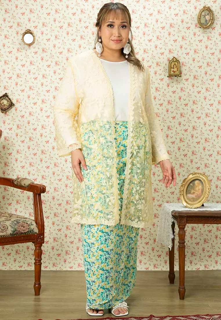 Buy Lubna AURA PLUS SIZE LONG LACE KEBAYA SET Online | ZALORA Malaysia