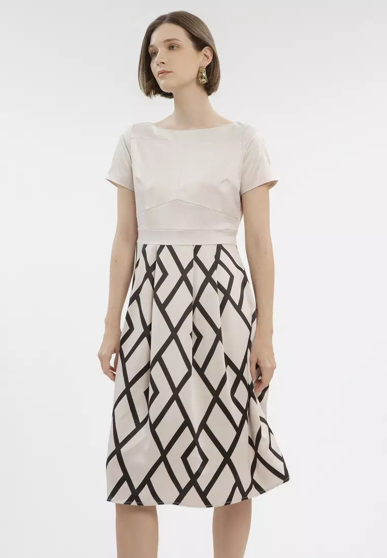 Jual Minimal Minimal Dimitry Dress Cream Original 2024 | ZALORA Indonesia