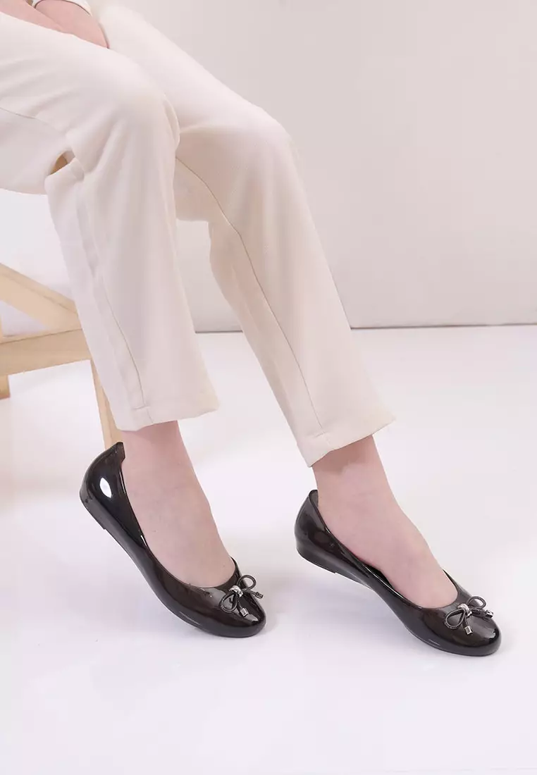 Jual Berrybenka Label Sofia Maylea Jelly Flat Black Original 2024 ...