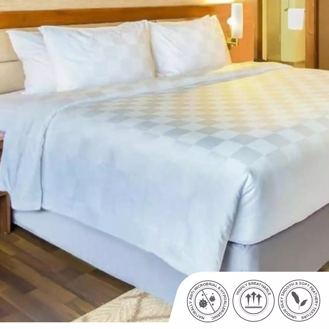 Jual Nina MG Nina MG Quilt Cover Set - Dobby Square 9 cm / White ...