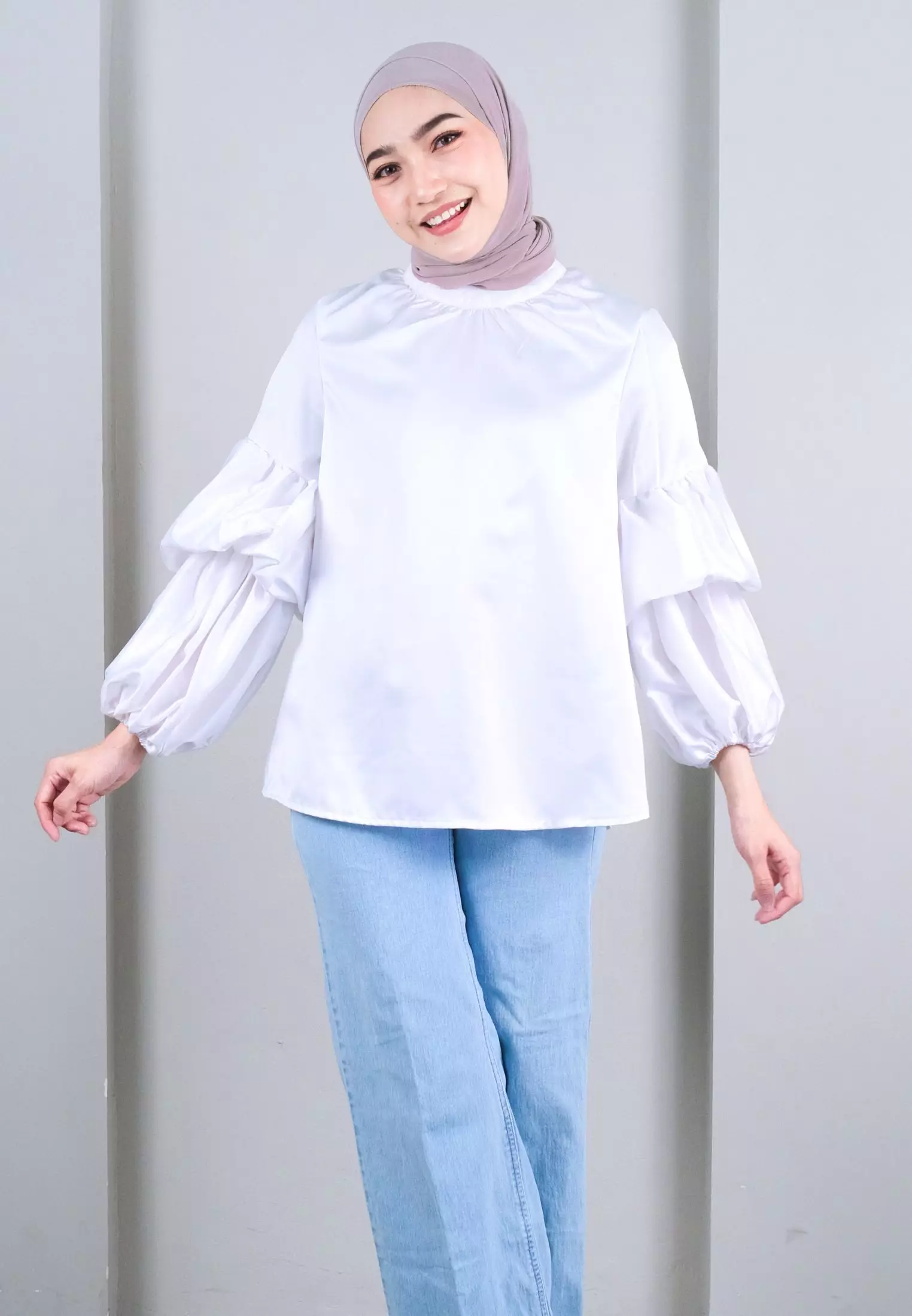 Jual CAYLIN Darina Blouse Broken White Original 2024 | ZALORA Indonesia